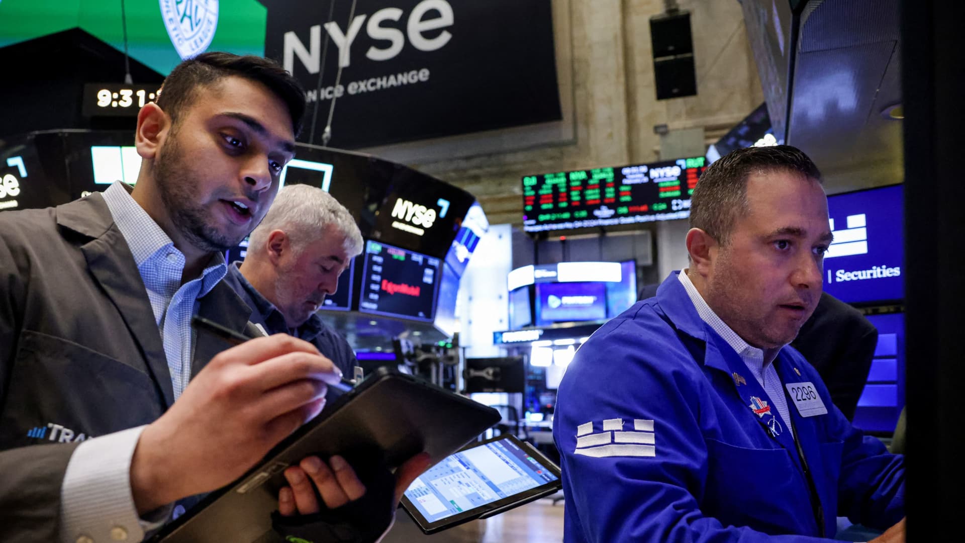 Treasury Yield Plummets: Market Reactions to Trump Tariffs Signal Safety Flight